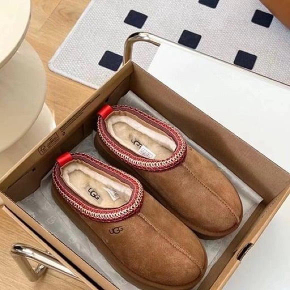 UGG | Shoes | Womens Ugg Tazz Platform Suede Slippers Sand Color Beige ...